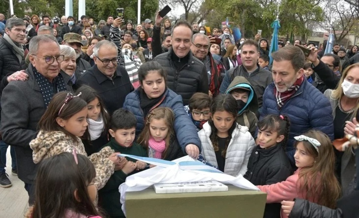 El homenaje en una plaza de Ituzaingó a un vecino que fue el primer ...