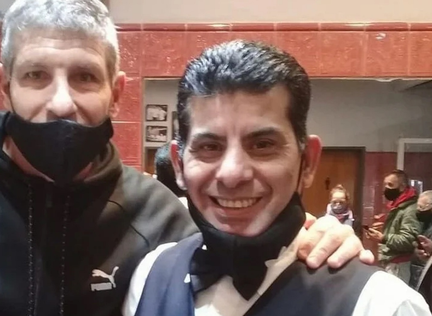 El mozo récord de Caseros: lleva más de 30 años en una histórica ...