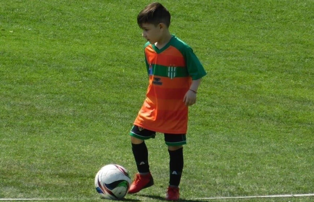 Así juega el Mini Messi de Monte Grande: tiene 8 años, la rompe en ...