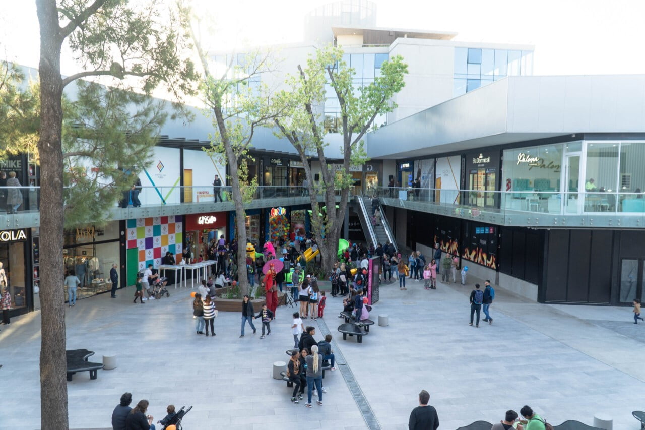 En Lanús comenzaron las obras de un nuevo centro comercial: así será el ...