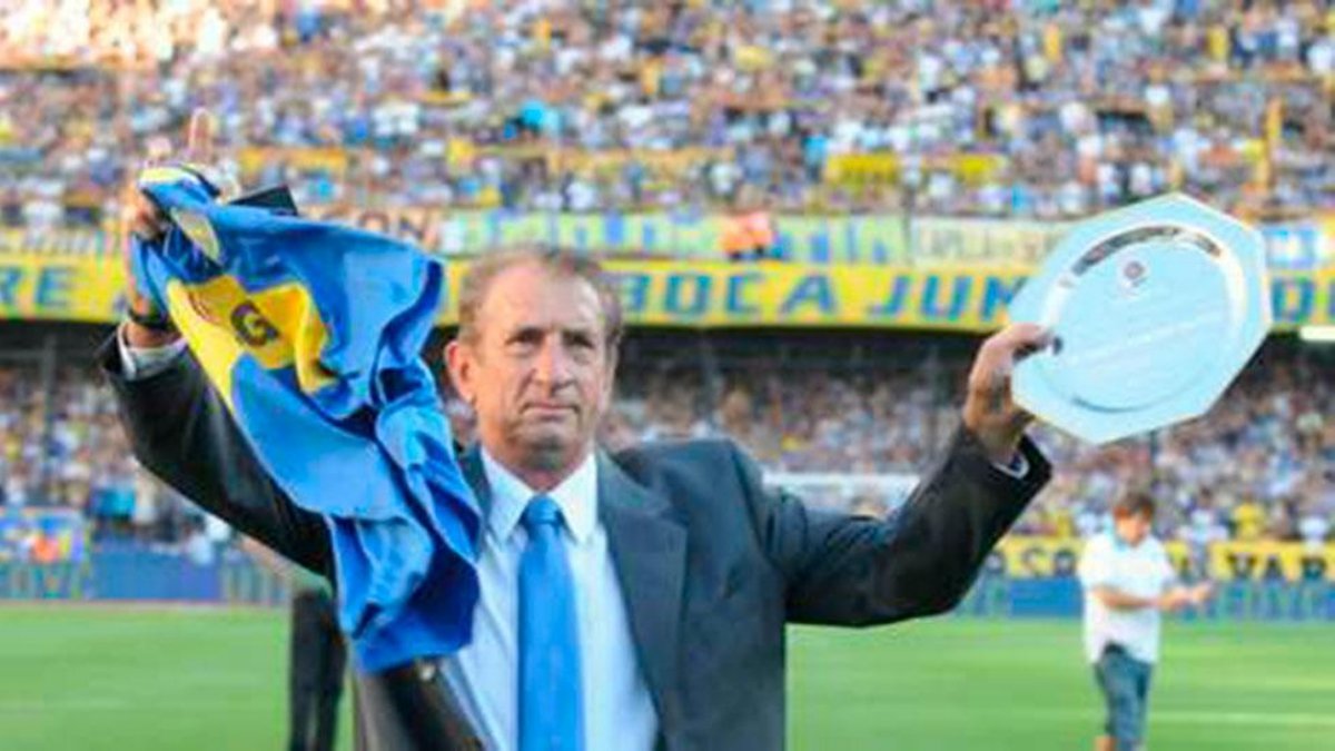Juan Román Riquelme y el primer homenaje en Boca: el día que Ubaldo ...