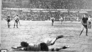 Roberto Mouzo, el ídolo de Boca que ganó el Superclásico más insólito ...