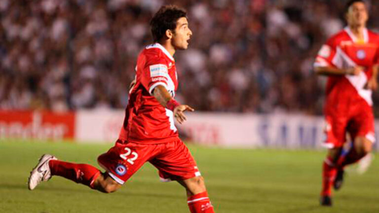 Franco Niell, un ex goleador entre el fútbol y un trabajo de oficina